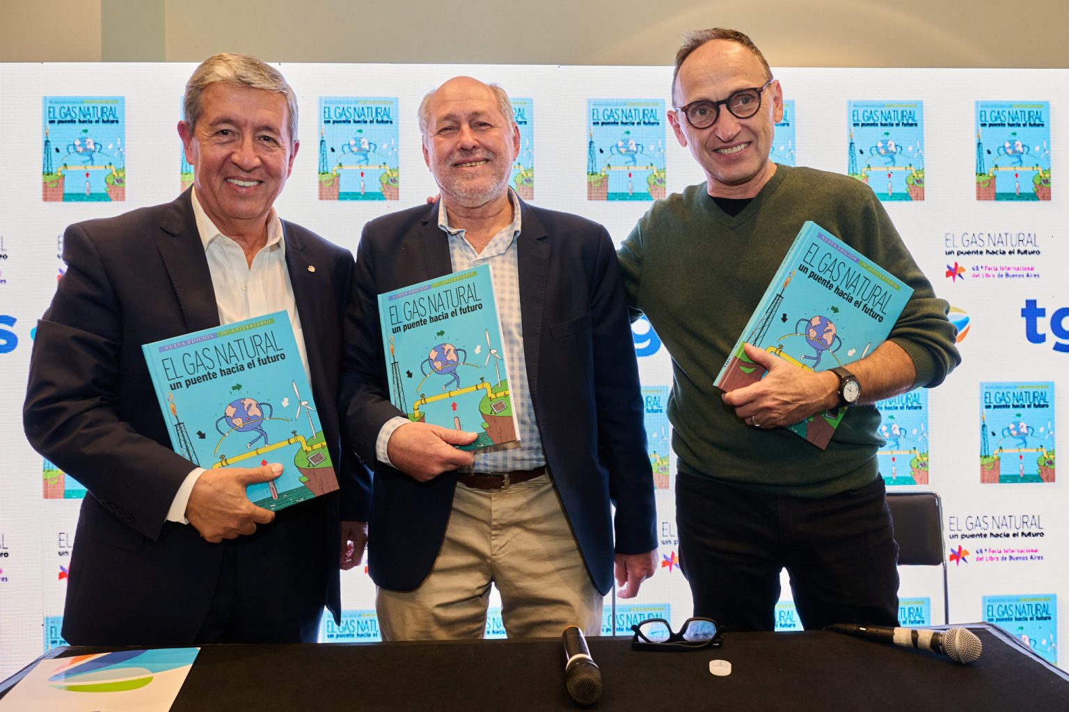 tgs presentó la segunda edición de su libro: El gas, un puente hacia el ...